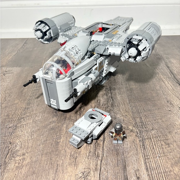 Lego | Toys | Lego 75292 Star Wars The Razor Crest | Poshmark